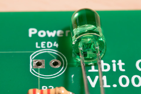 【やじうまミニレビュー】人間が計算するより遅い「1bit CPUキット」を試した - PC Watch