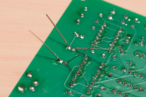 【やじうまミニレビュー】人間が計算するより遅い「1bit CPUキット」を試した - PC Watch