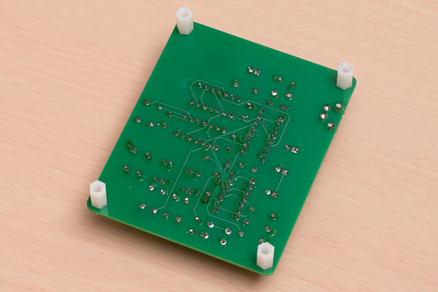 【やじうまミニレビュー】人間が計算するより遅い「1bit CPUキット」を試した - PC Watch