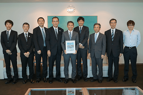 日本郵便、ANAとJALの機体をデザインした切手「TIAT ANA」と「TIAT JAPAN AIRLINES」を発売 11月4日～6日には ...