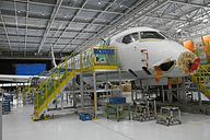 三菱重工業と三菱航空機、MRJ最終組立工場で短胴型「MRJ 70」の組み立て開始 米国での飛行試験に新設計の量産機を追加投入へ - トラベル ...