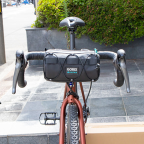 自転車パーツブランドのGORIX、2Lの防水フロントバッグ。補給食や小物、スマホ入れに - トラベル Watch