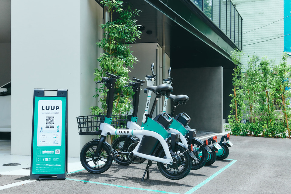 電動アシスト自転車シェアサービス「LUUP」、カゴ・スマホホルダー付きの新モデルを本格導入。東京から順次提供 秋から大阪・京都でも - トラベル Watch