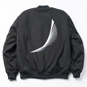 スーツに見える作業着のWWS、新潟の航空会社トキエアの制服に。整備士用MA-1は一般販売も - トラベル Watch