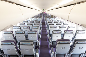ピーチ、国際線新機材A321LRの内部を公開。“LCC＝安いけど狭い”を過去にするゆったりシート！ - トラベル Watch