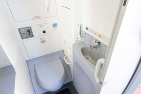 ピーチ、国際線新機材A321LRの内部を公開。“LCC＝安いけど狭い”を過去にするゆったりシート！ - トラベル Watch