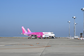 ピーチ、国際線新機材A321LRの内部を公開。“LCC＝安いけど狭い”を過去にするゆったりシート！ - トラベル Watch