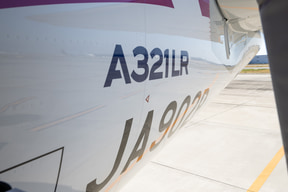 ピーチ、国際線新機材A321LRの内部を公開。“LCC＝安いけど狭い”を過去にするゆったりシート！ - トラベル Watch