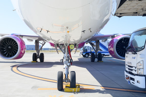 ピーチ、国際線新機材A321LRの内部を公開。“LCC＝安いけど狭い”を過去にするゆったりシート！ - トラベル Watch