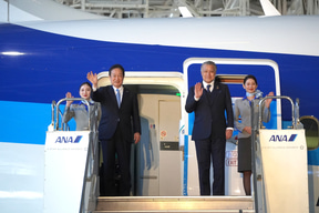 ANAとJFAがメジャーパートナー契約を締結。サッカー日本代表の活動支え「ともに世界に挑戦し続ける表明」と井上社長 - トラベル Watch