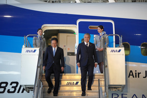 ANAとJFAがメジャーパートナー契約を締結。サッカー日本代表の活動支え「ともに世界に挑戦し続ける表明」と井上社長 - トラベル Watch