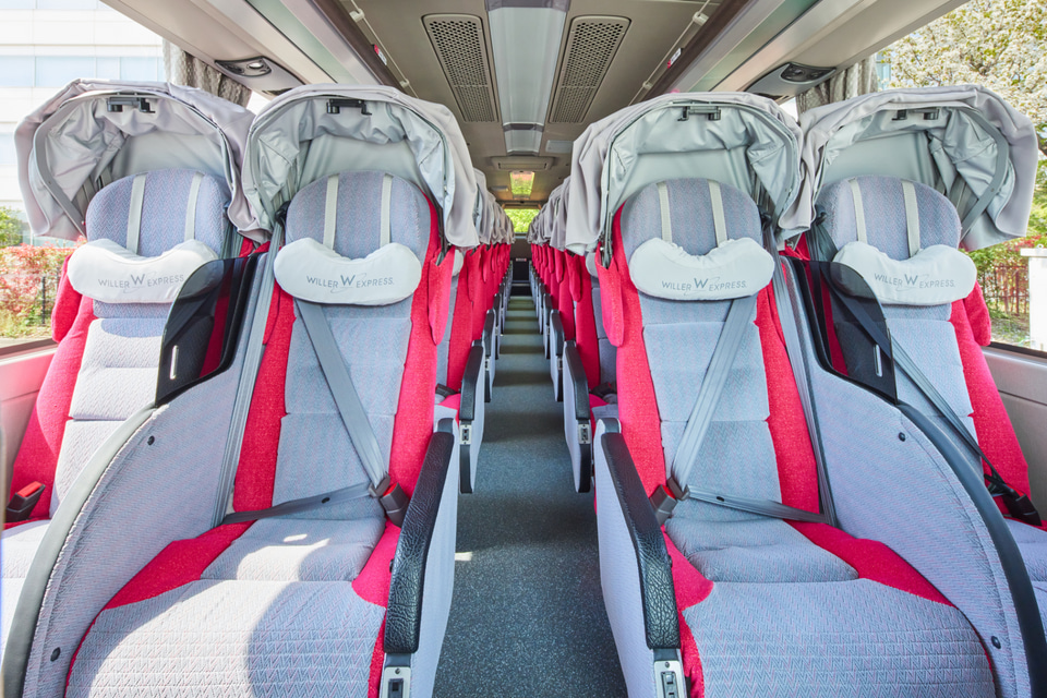 WILLER、“歴代最強”の新4列シート。約1.5倍広いカノピーで快適性アップ。4月28日東京～大阪夜行バスから投入 - トラベル Watch
