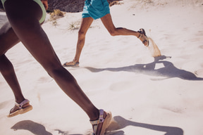 Tevaのサンダルに夏カラーとアニマル柄の新作。ハリケーン XLT2など3種モデルから - トラベル Watch