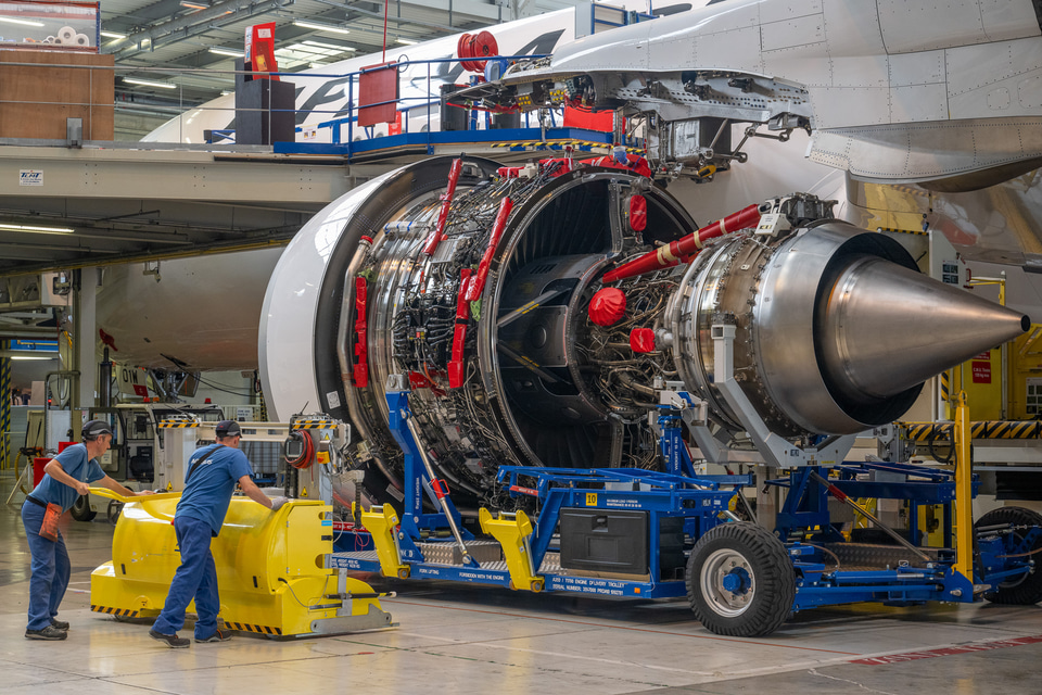 ついにエンジン搭載で完成迫る！ JAL国際線新機材、A350-1000型機の最新状況 11月下旬に羽田～NY線就航予定 - トラベル Watch