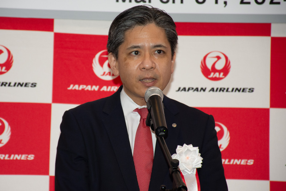 JAL初の中東直行便、ドーハ線就航。「伝統ある市場・最新鋭ホテル・遠大な砂漠を擁する素敵な都市」と越智常務 - トラベル Watch