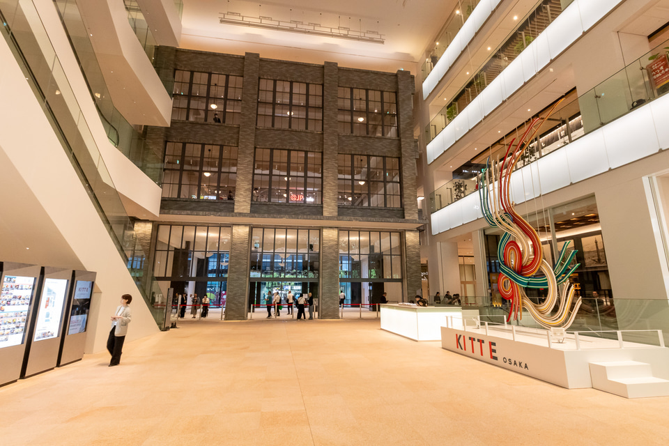 本日開業「KITTE大阪」、駅西口の新名所・JPタワー大阪の商業施設を見てきた！ - トラベル Watch