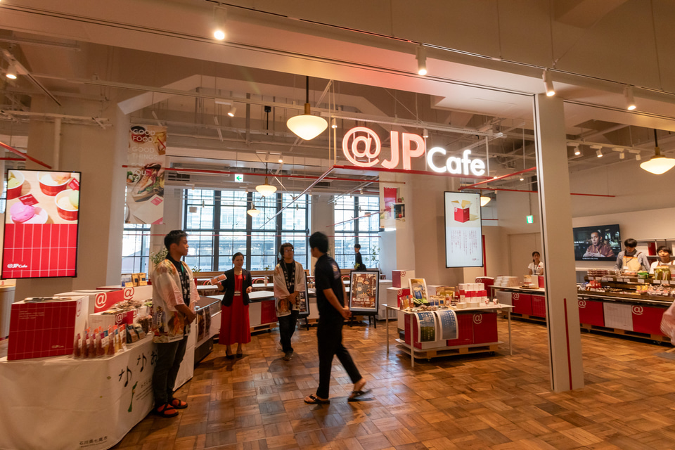 本日開業「KITTE大阪」、駅西口の新名所・JPタワー大阪の商業施設を見てきた！ - トラベル Watch