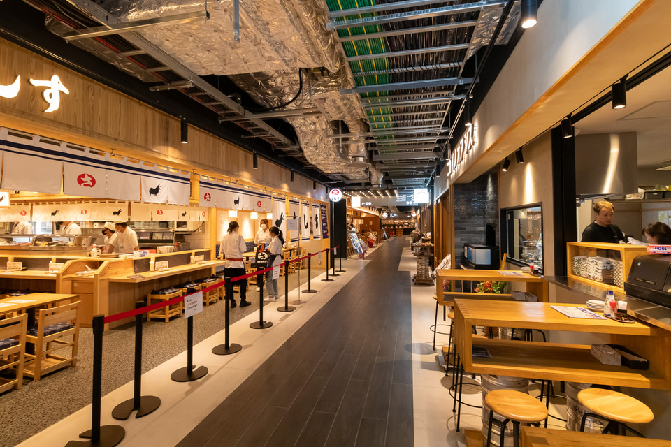 本日開業「KITTE大阪」、駅西口の新名所・JPタワー大阪の商業施設を見てきた！ - トラベル Watch