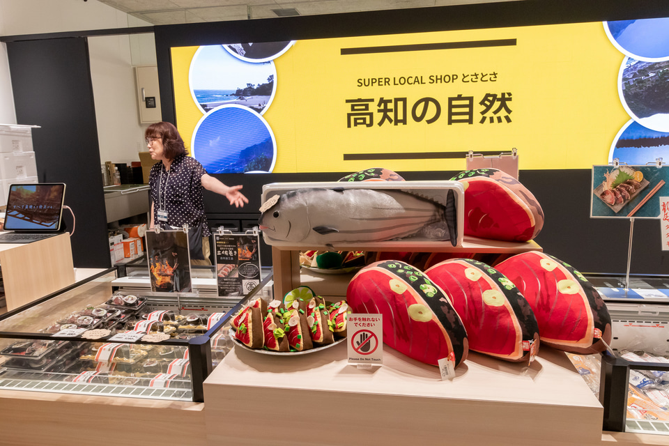 本日開業「KITTE大阪」、駅西口の新名所・JPタワー大阪の商業施設を見てきた！ - トラベル Watch