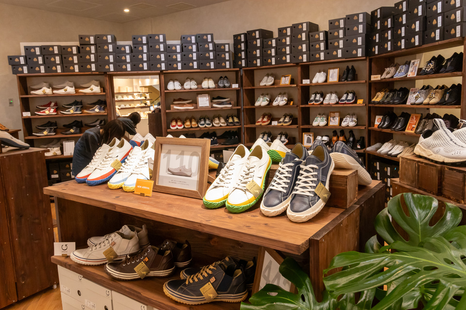 本日開業「KITTE大阪」、駅西口の新名所・JPタワー大阪の商業施設を見てきた！ - トラベル Watch