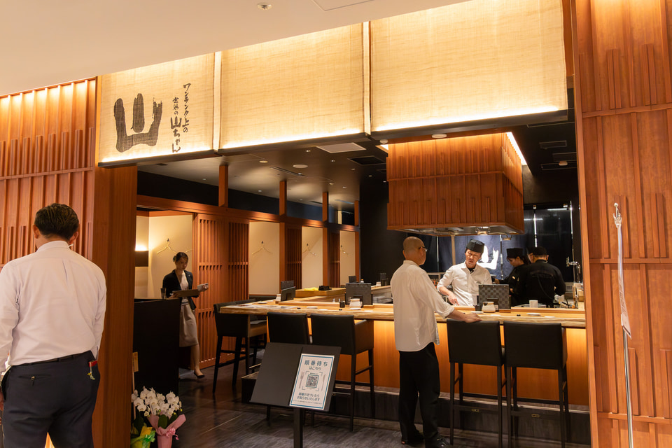 本日開業「KITTE大阪」、駅西口の新名所・JPタワー大阪の商業施設を見てきた！ - トラベル Watch