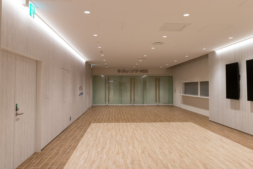 本日開業「KITTE大阪」、駅西口の新名所・JPタワー大阪の商業施設を見てきた！ - トラベル Watch