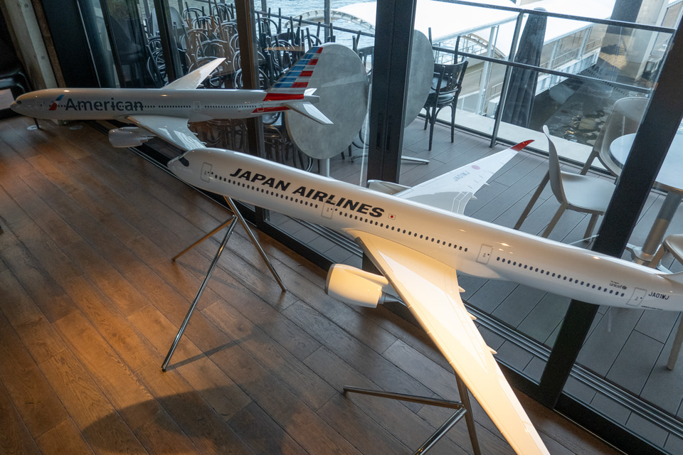 JALとアメリカン航空で1日3往復のニューヨーク、ロックフェラー・センターのあの写真を再現できるアクティビティなど JAL便は8月中に全便 ...